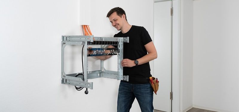 EFB-Elektronik bringt flexibles Wandgehäuse X-Rack auf den Markt